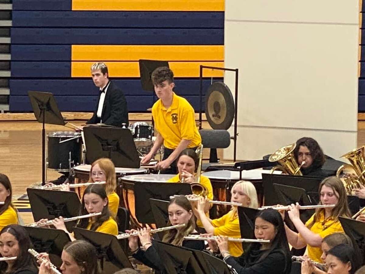 Manistee High School seniors wear crowns for spring concert