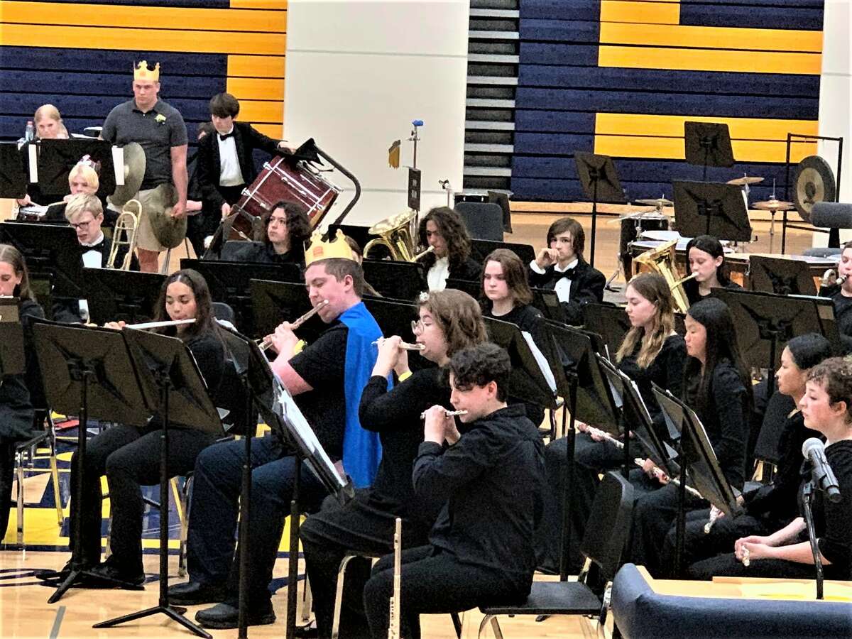 Manistee High School seniors wear crowns for spring concert
