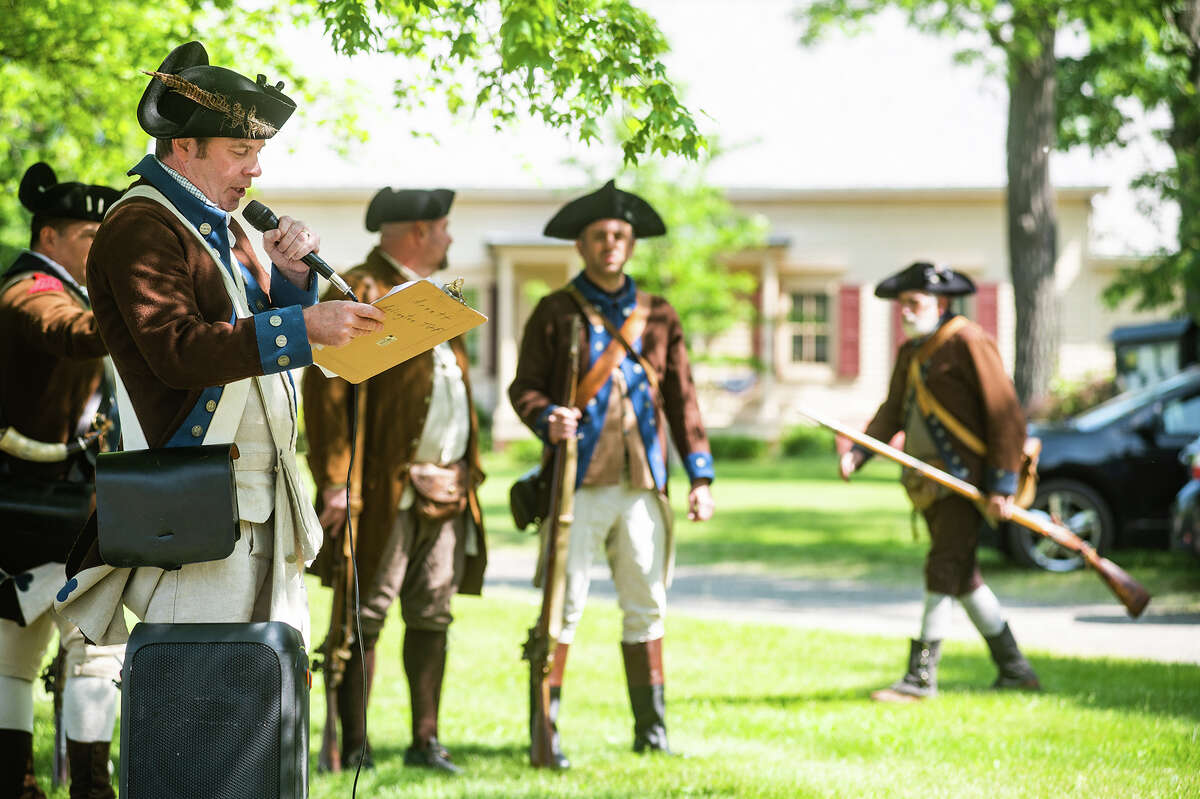 Revolutionary War reenactors protest Continental Commons