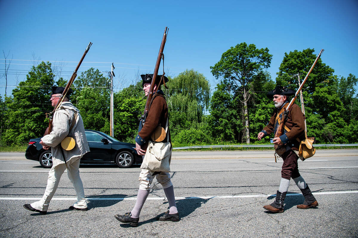 Revolutionary War reenactors protest Continental Commons
