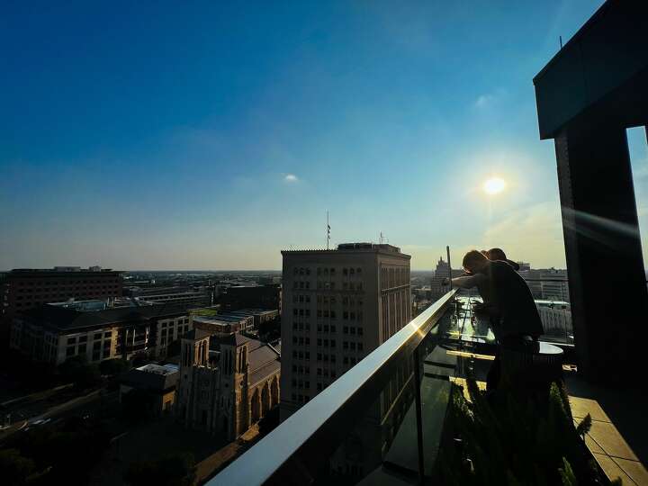 Best rooftops bars in San Antonio for views, friends, dates