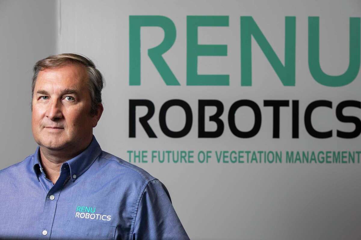 Renu Robotics finds a niche mowing grass under fields of solar panels