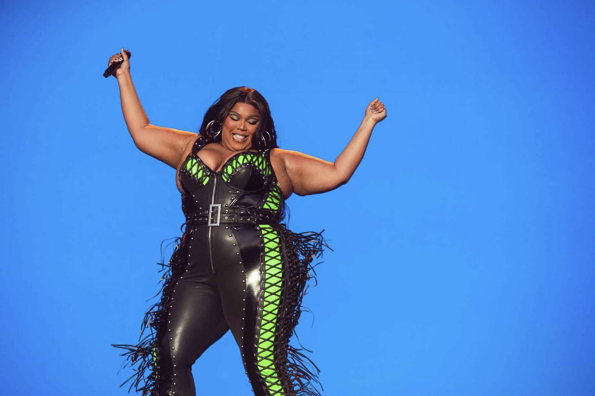 Lizzo rented out a theater to watch Disney’s “Little Mermaid.”