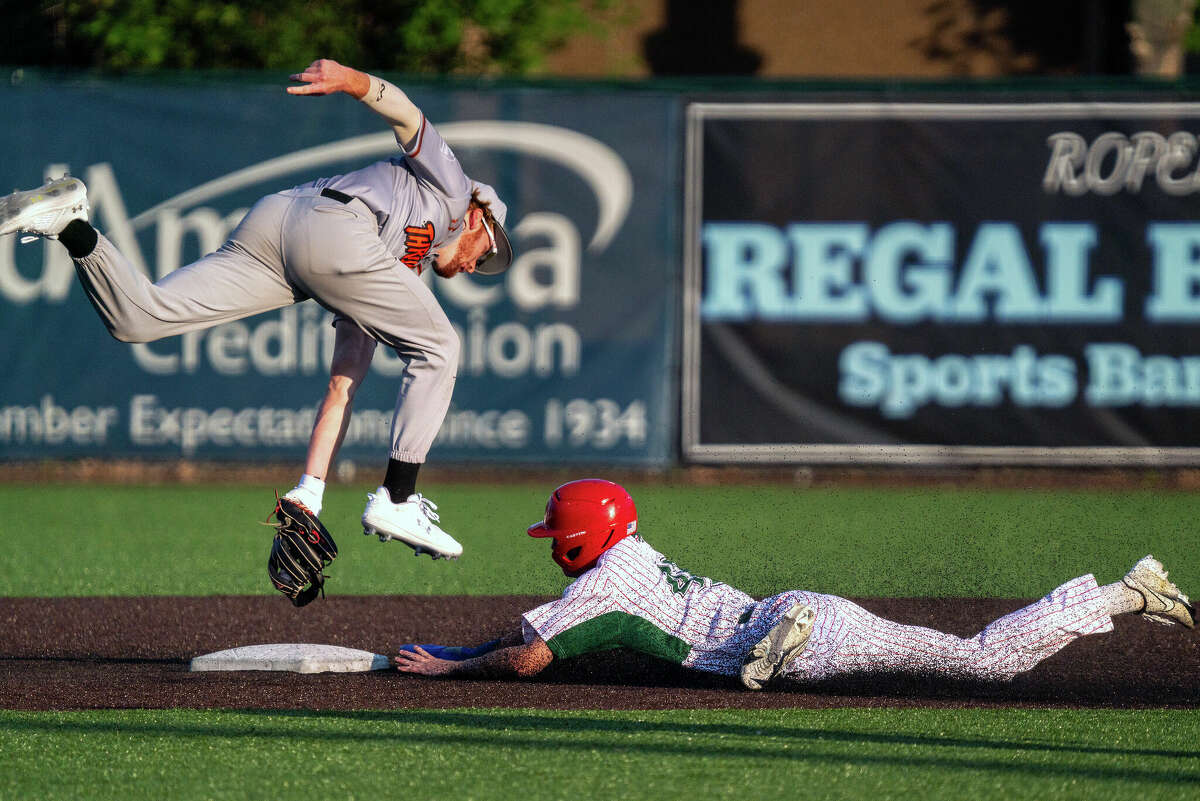 Alton River Dragons defeat Thrillville Thrillbillies in home opener