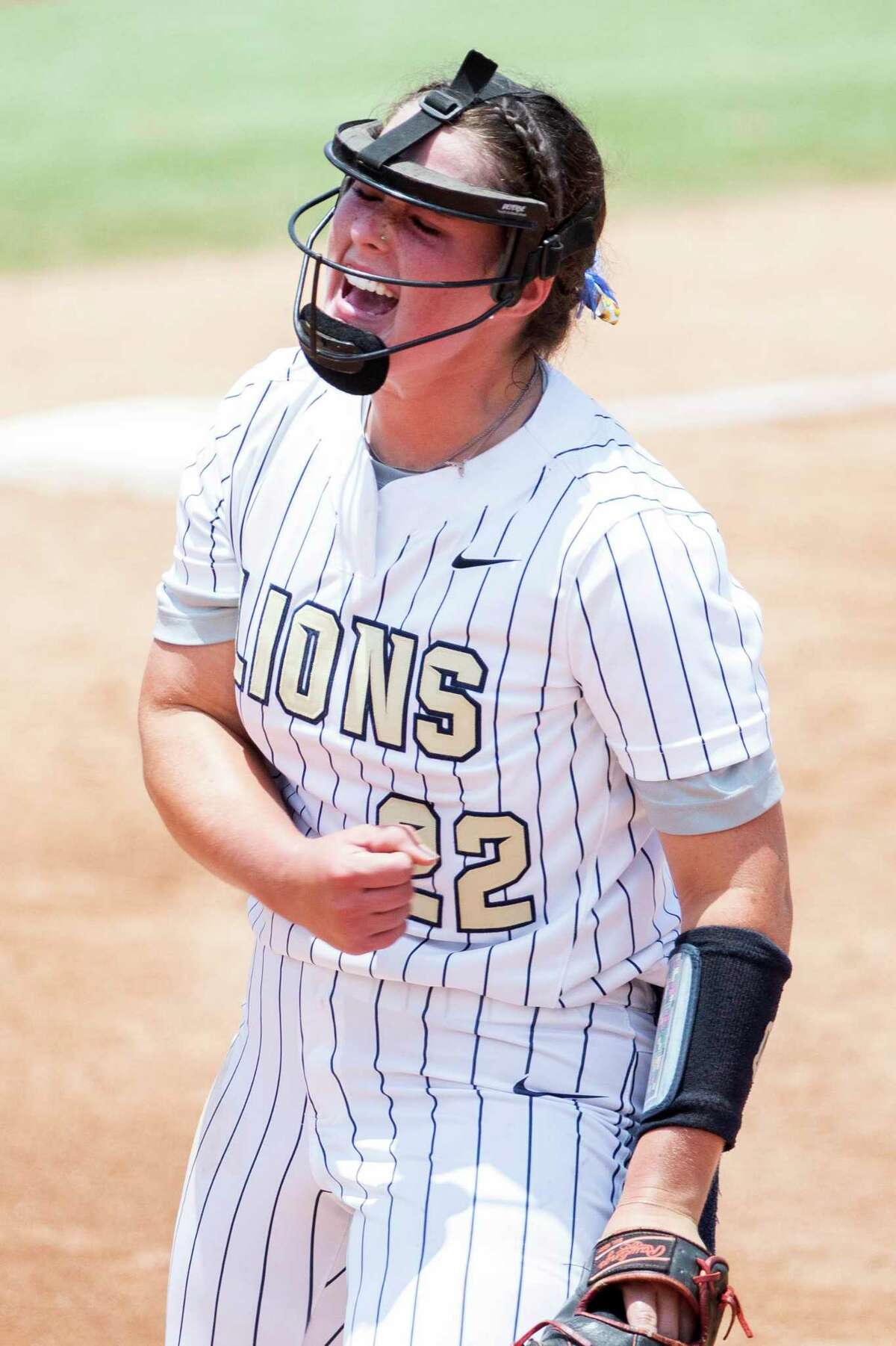 Lake Creek softball dominates Canyon to claim second straight title