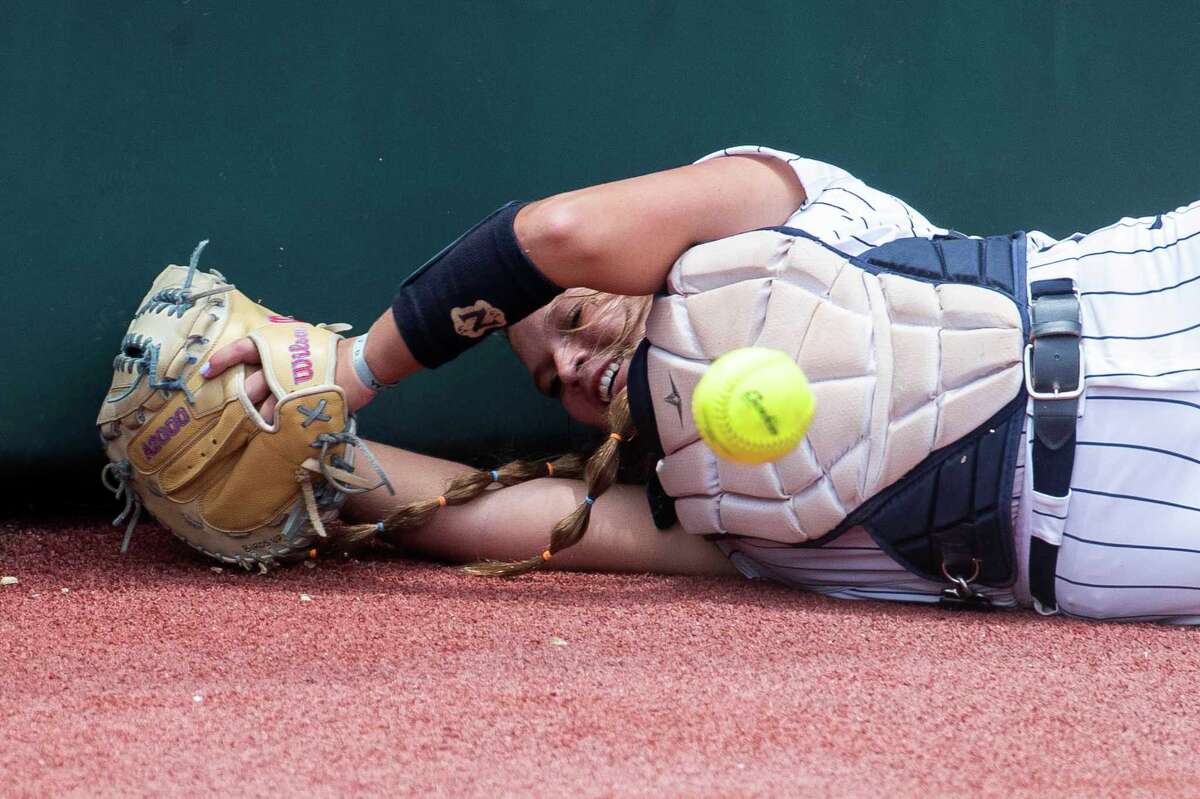 Lake Creek softball dominates Canyon to claim second straight title