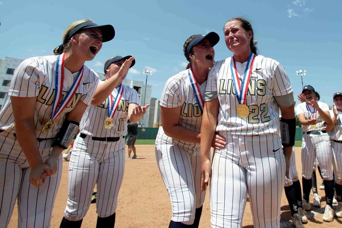 Lake Creek Lions take softball dominance to a new level