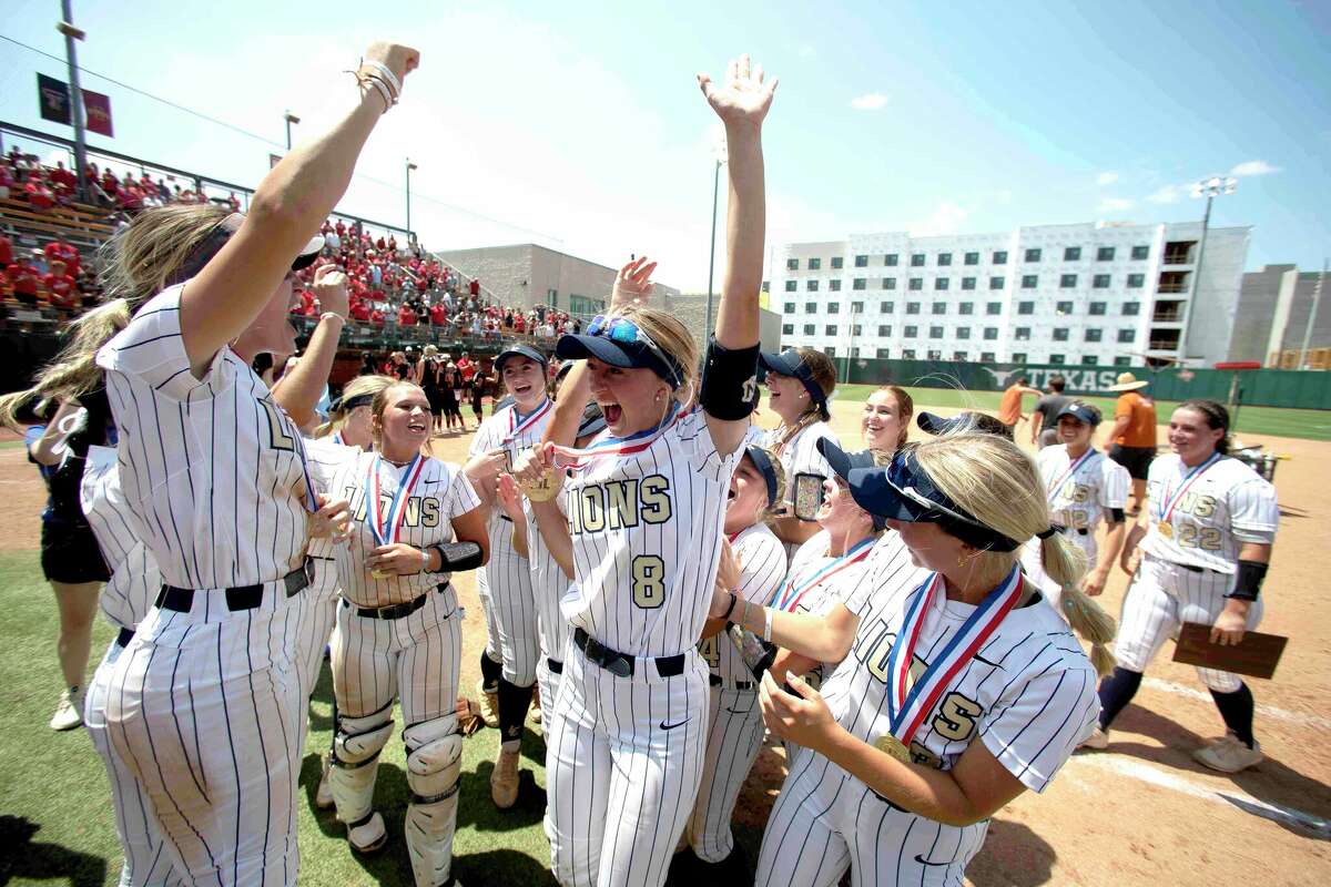 Lake Creek Lions take softball dominance to a new level