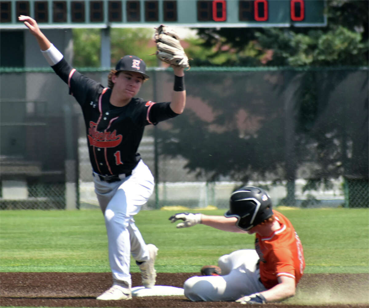 Seventh-inning double play lifts Edwardsville to sectional championshi