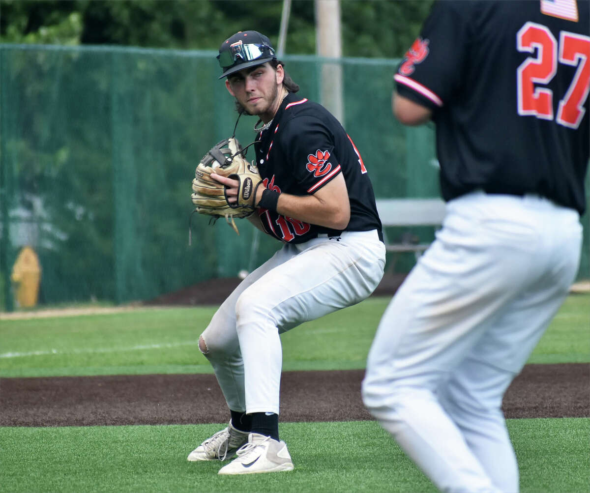 Seventh-inning double play lifts Edwardsville to sectional championshi