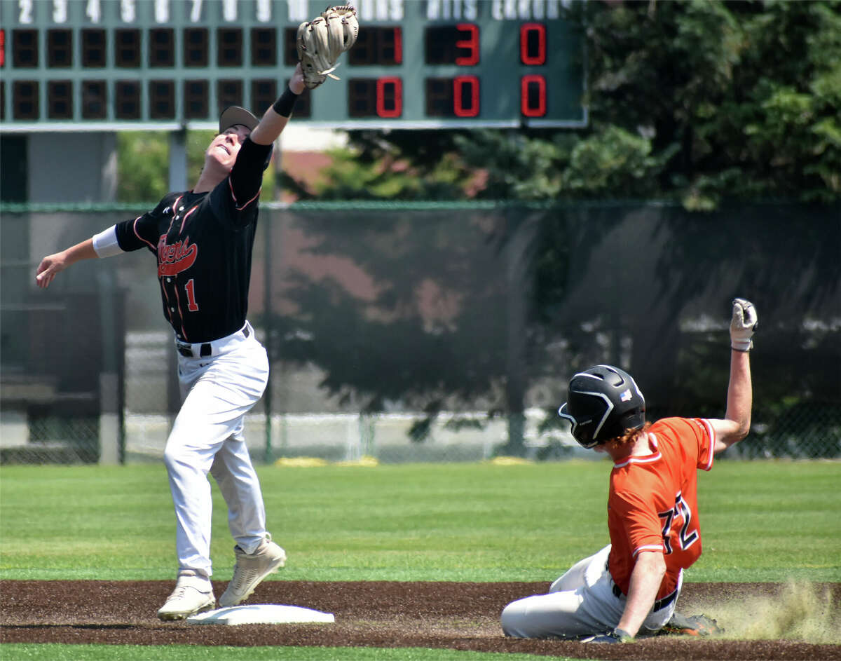 Seventh-inning double play lifts Edwardsville to sectional championshi