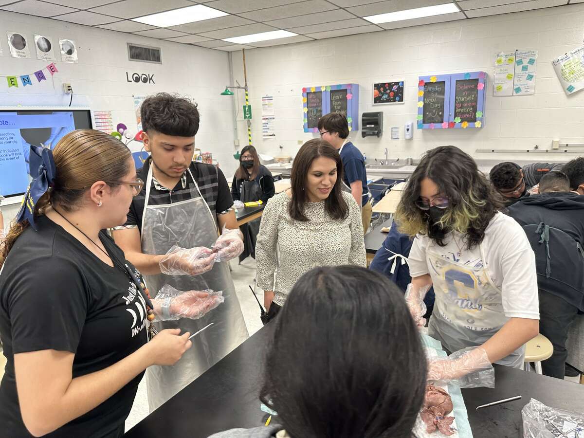 UISD principal receives H-E-B Excellence in Education award