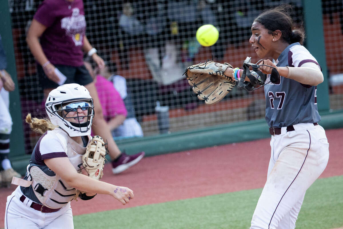 Pearland Oilers secure third state softball championship