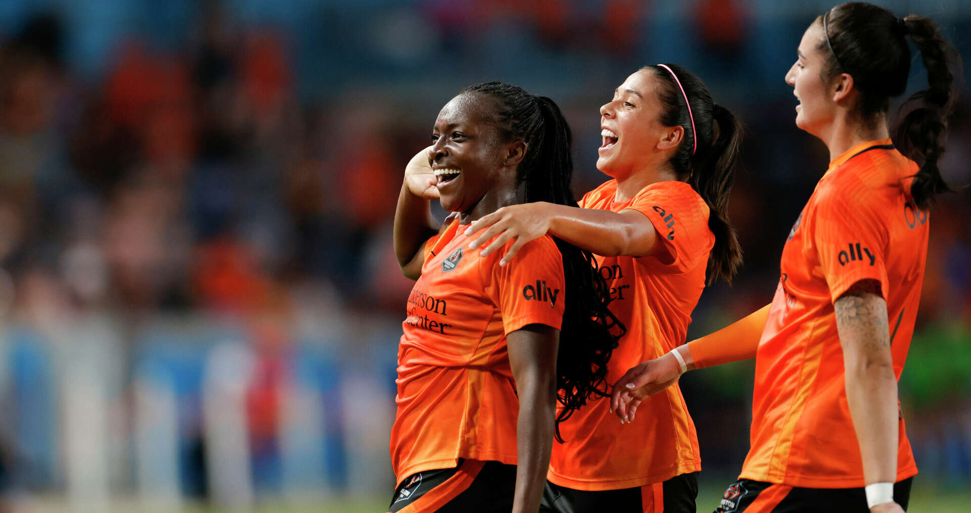 Houston Dash: Sophie Hirst, Michelle Alozie spark win over Pride