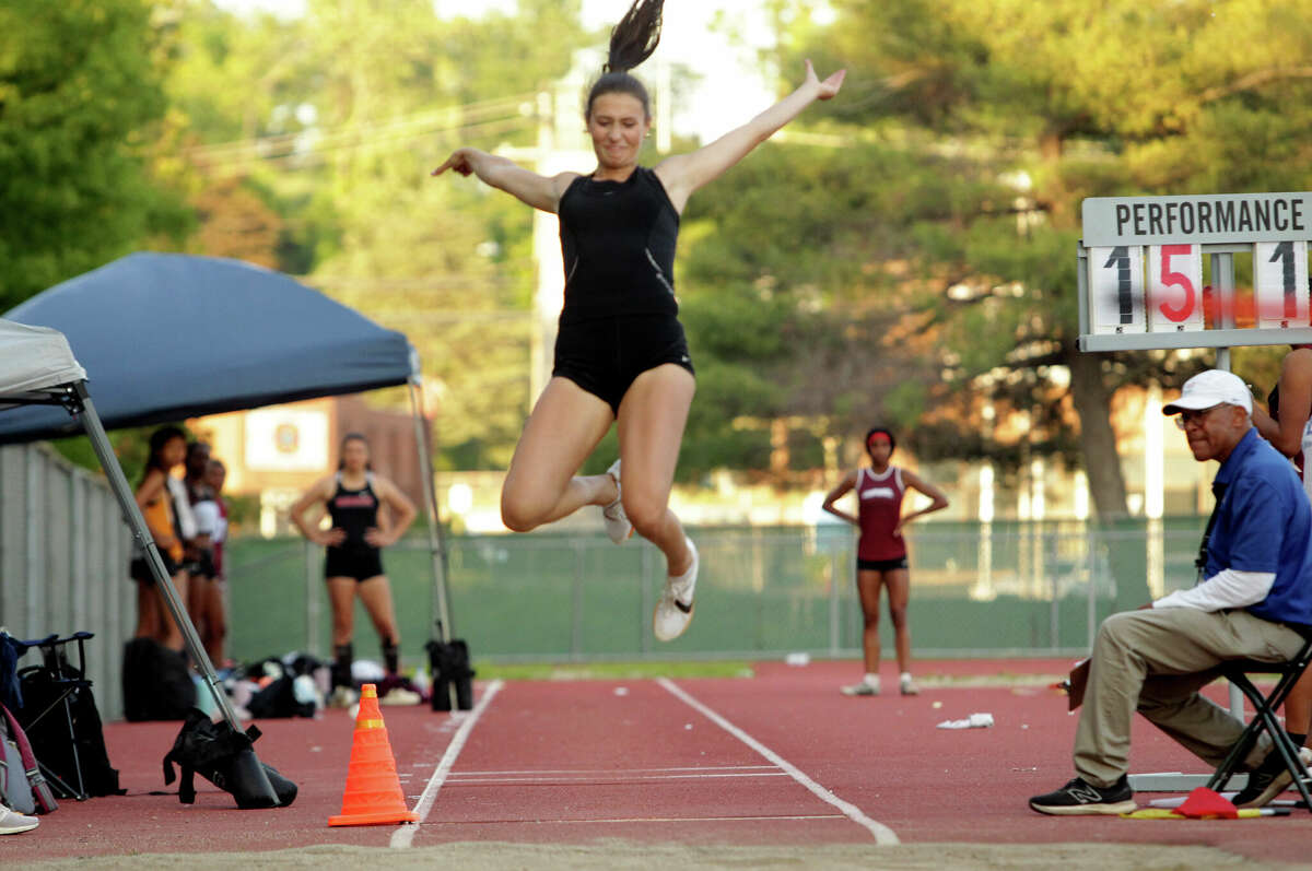 Shelton track star Audrey Kozak focused on defending CIAC title