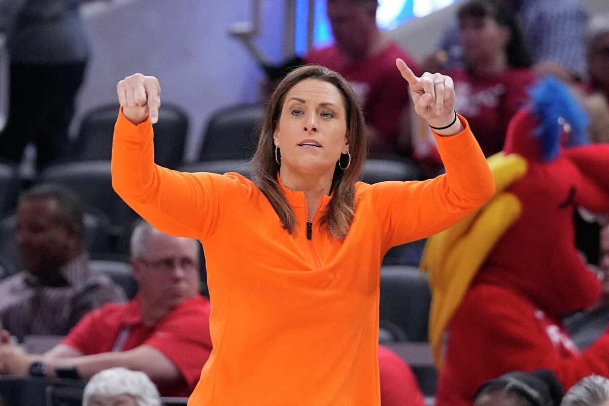 How coach Stephanie White impacted WNBA contender Connecticut Sun