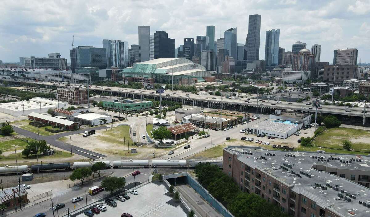 Houston to receive $36.9M for underpasses to relieve train crossings