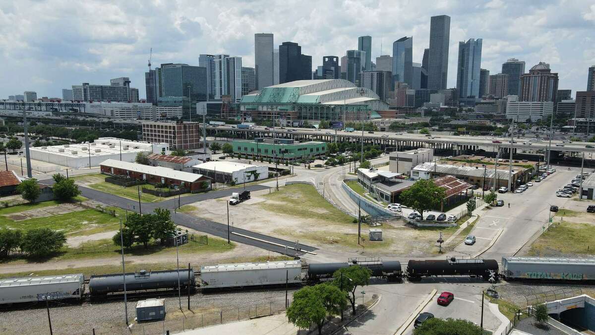 Houston to receive $36.9M for underpasses to relieve train crossings