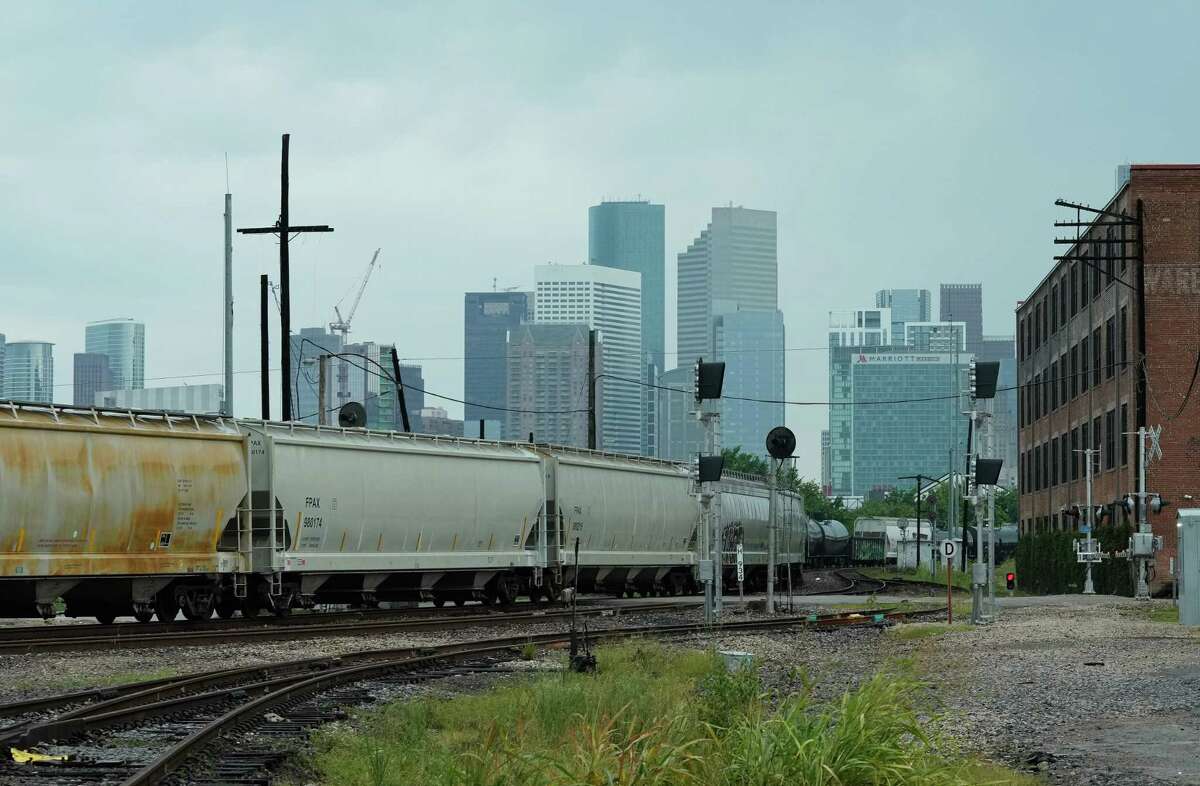 Houston to receive $36.9M for underpasses to relieve train crossings