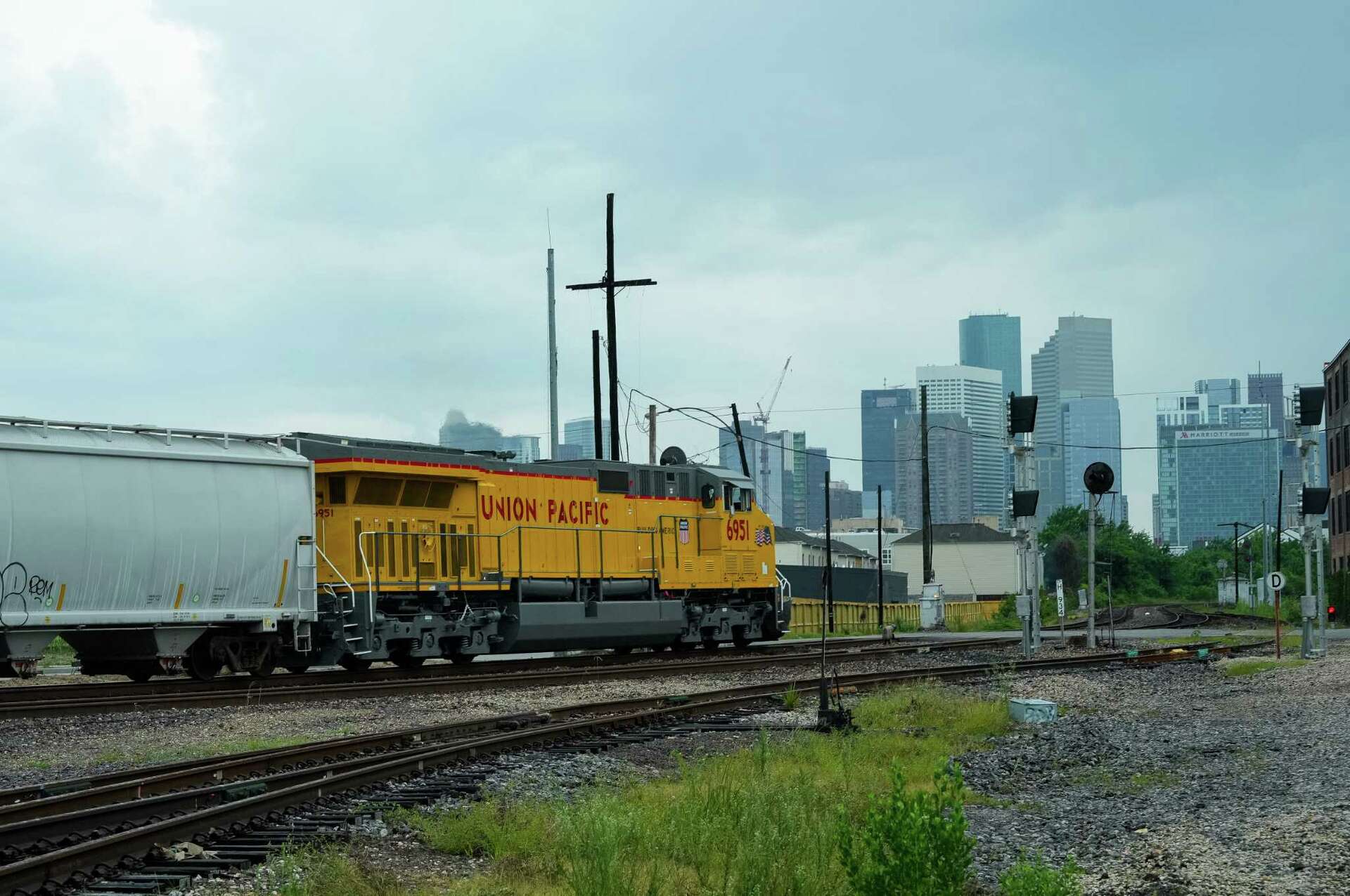 Houston to receive $36.9M for underpasses to relieve train crossings
