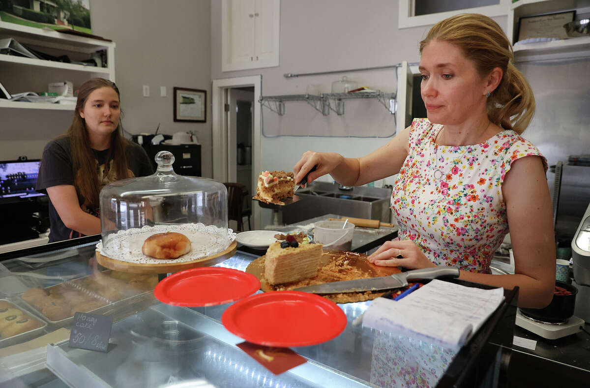 Ukrainian woman flees homeland, opens Pashina Craft Bakery