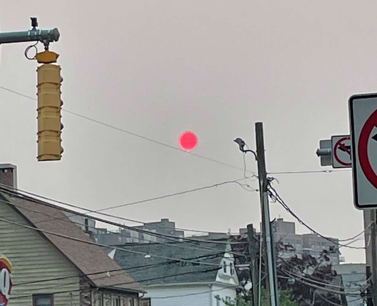 Smoke from Canada wildfires causes unhealthy air quality in CT