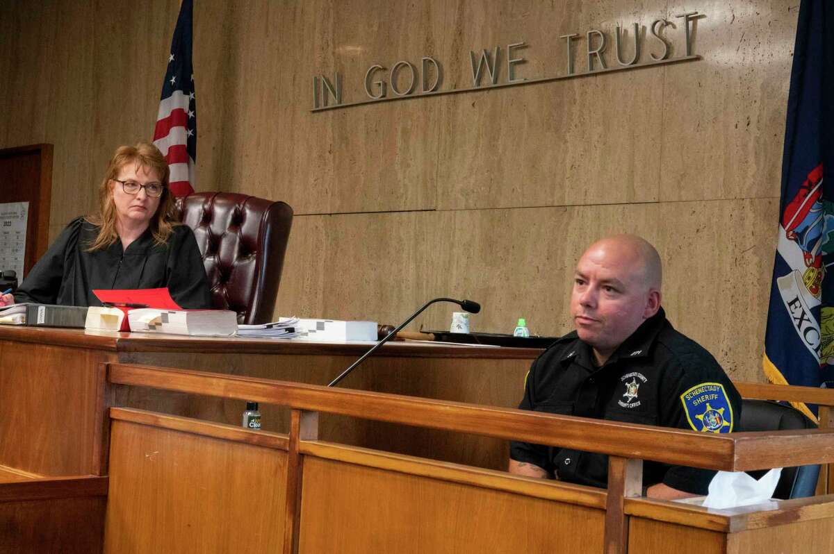 Lawyer says man in double-murder case was not read rights