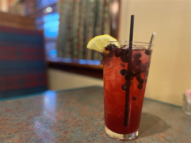 Gimmicks provides flavorful food, unique activities for date night