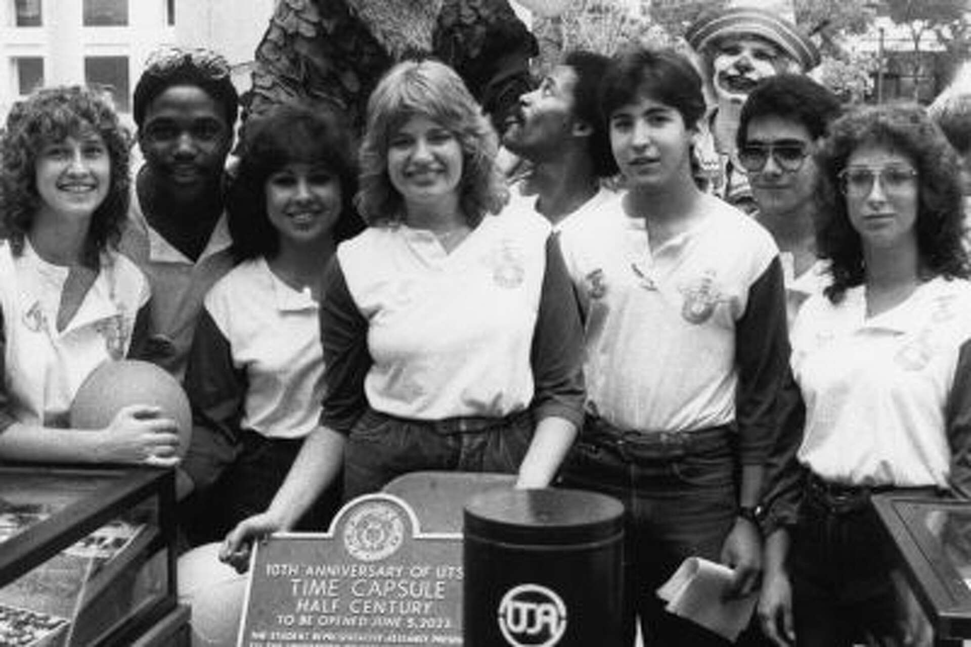 UTSA alumni unearth time capsule buried 40 years ago