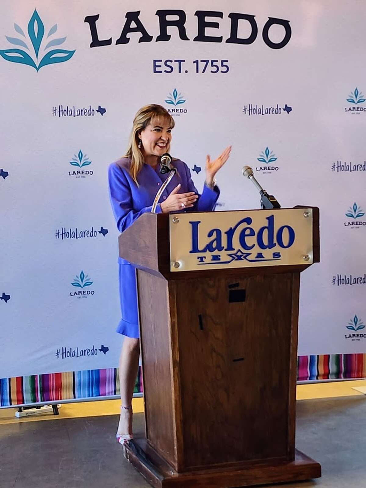Laredo mural and coffee tours highlighted by Visit Laredo mobile app