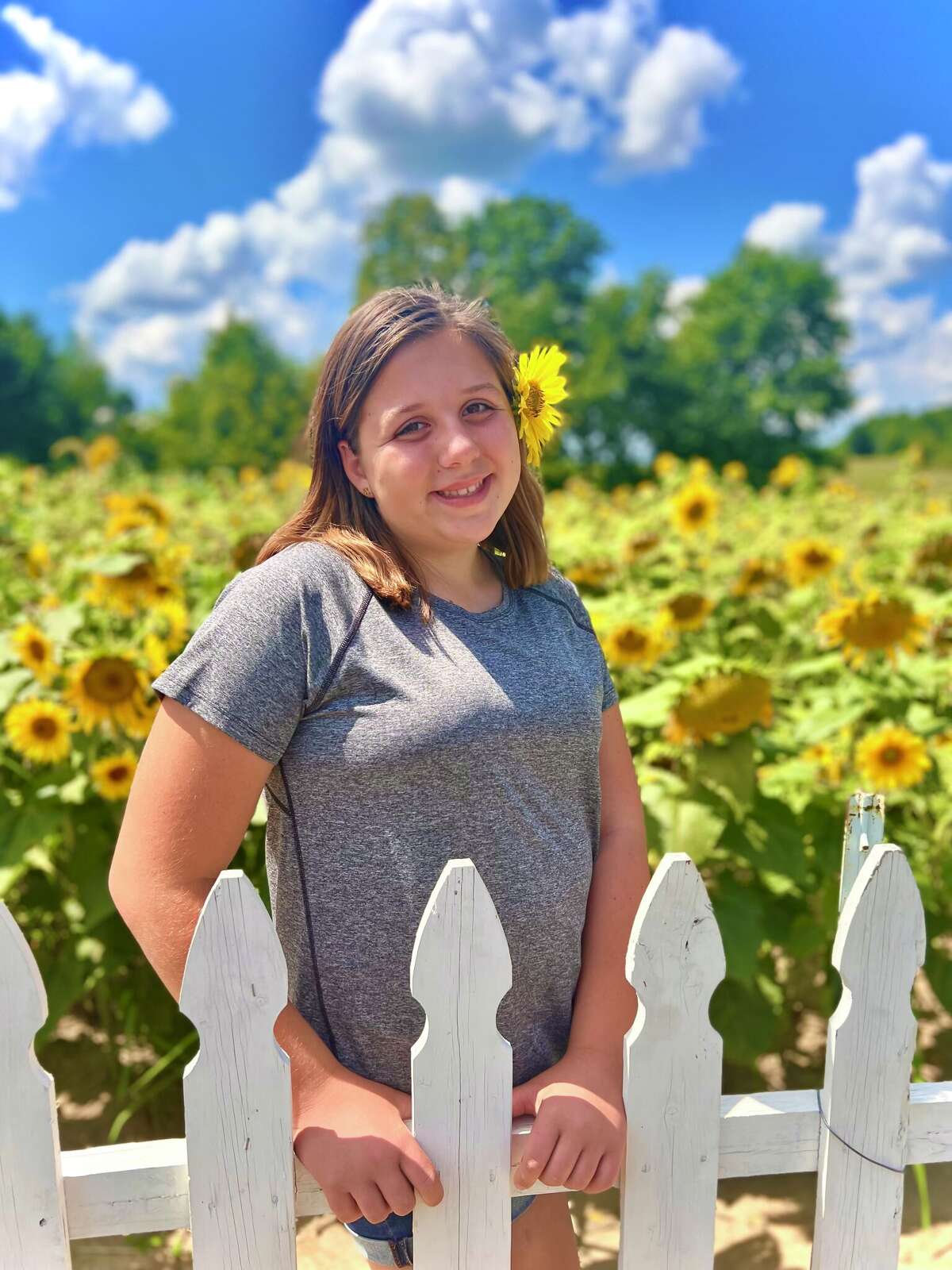 Port Austin sisters grow sunflower maze