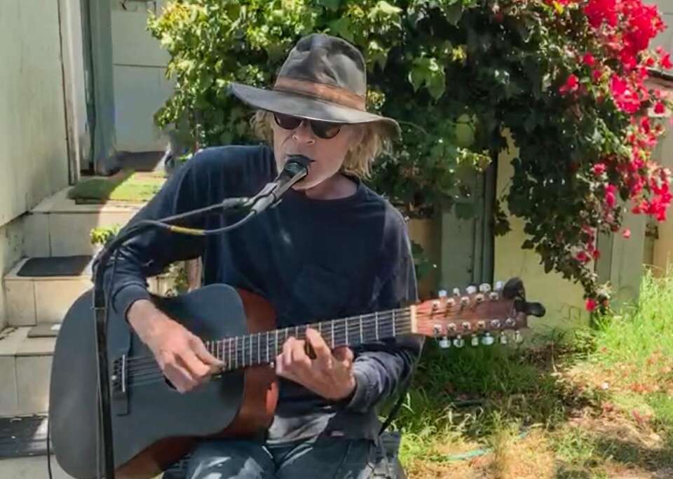 Jack Lee, the frontman of the Nerves, died at 71