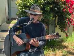 Jack Lee, the frontman of the Nerves, died at 71