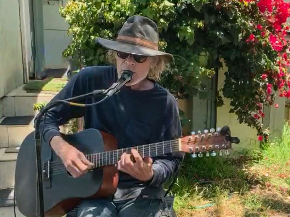 Jack Lee, the frontman of the Nerves, died at 71