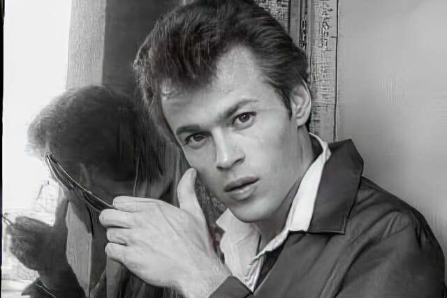 Jack Lee, the frontman of the Nerves, died at 71