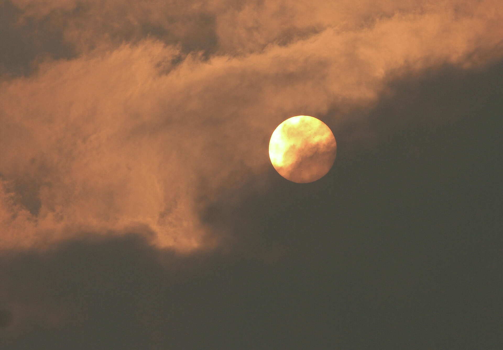 Smoke from wildfires causing 'moderate' air quality in CT Wednesday