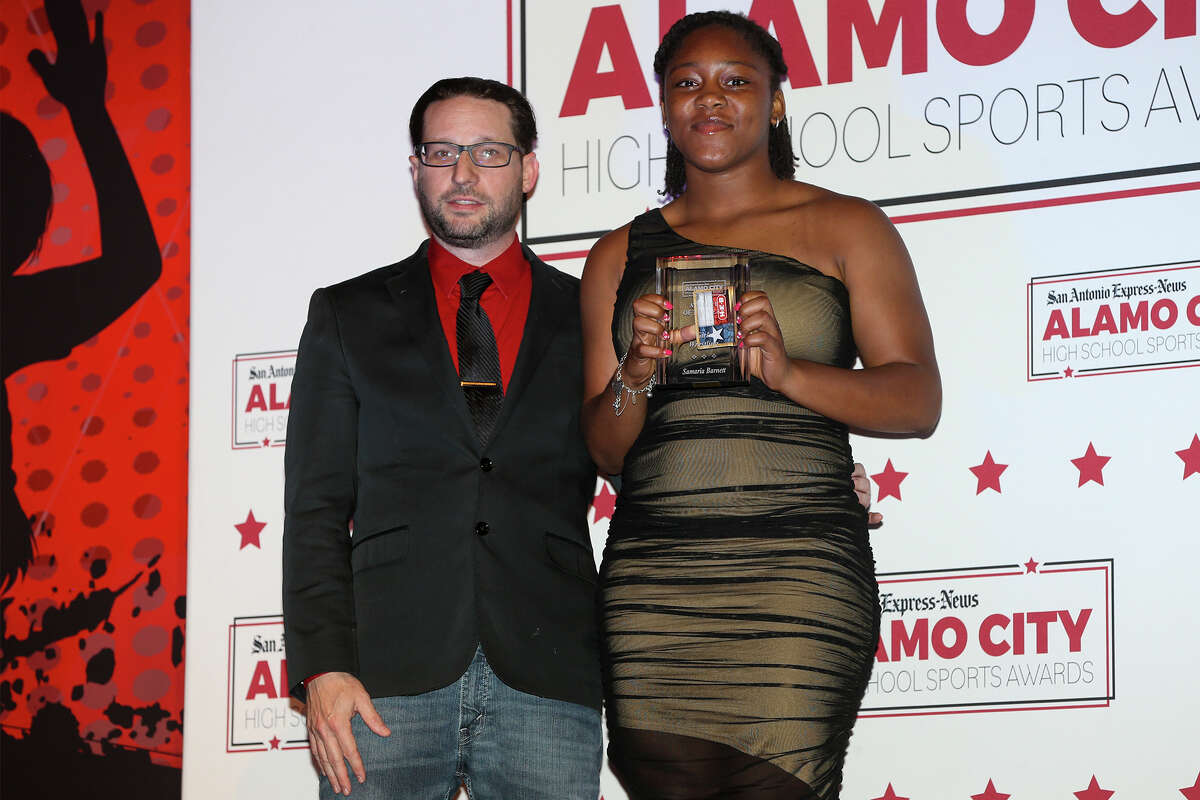 Spurs' Johnson gives advice to athletes at high school award show