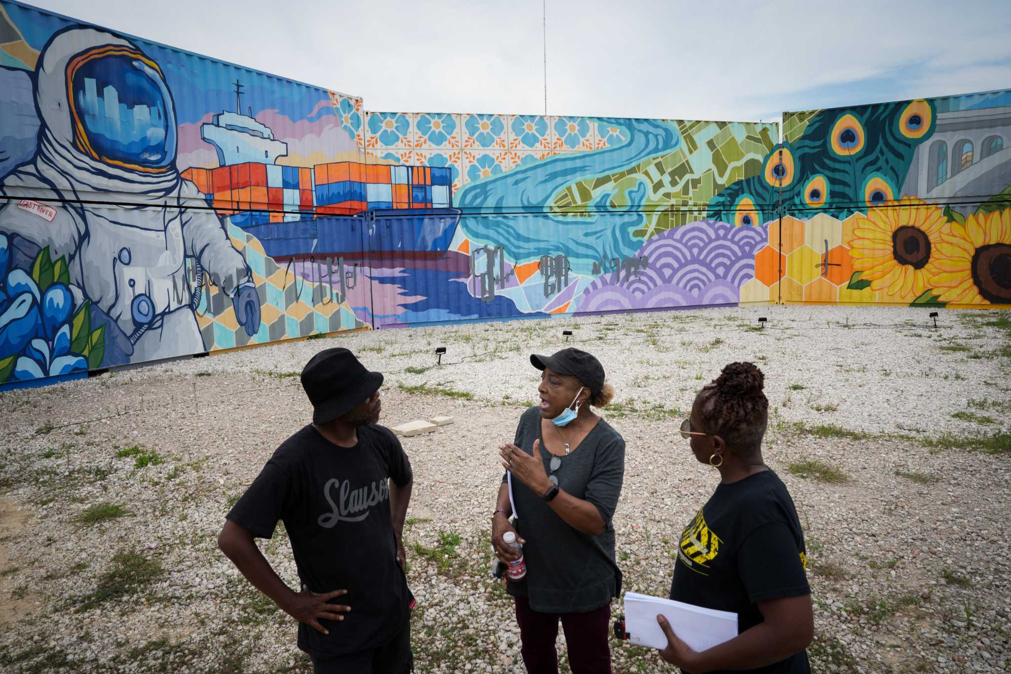 Fifth Ward mural was vandalized by racist graffiti, community upset
