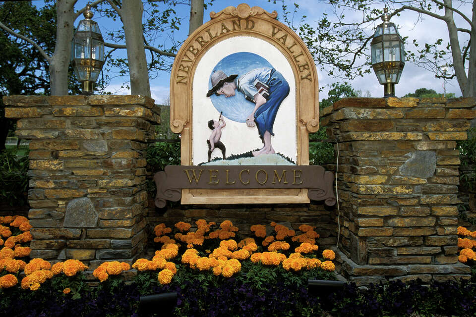 Michael Jackson's abandoned Neverland Ranch sees flurry of activity