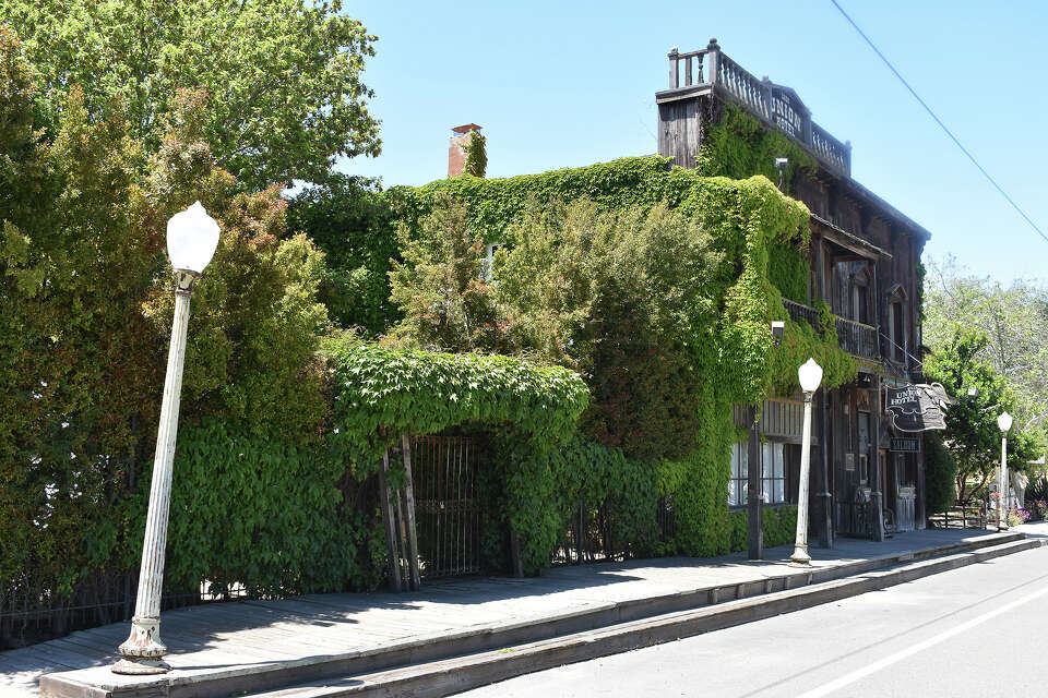 Michael Jackson's abandoned Neverland Ranch sees flurry of activity