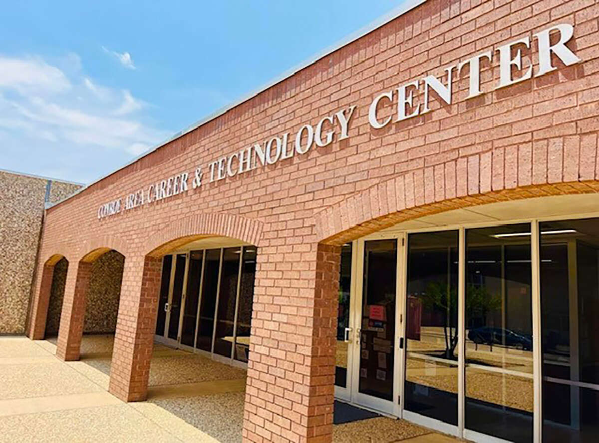 Conroe grads reflect on school's evolution as students return to class