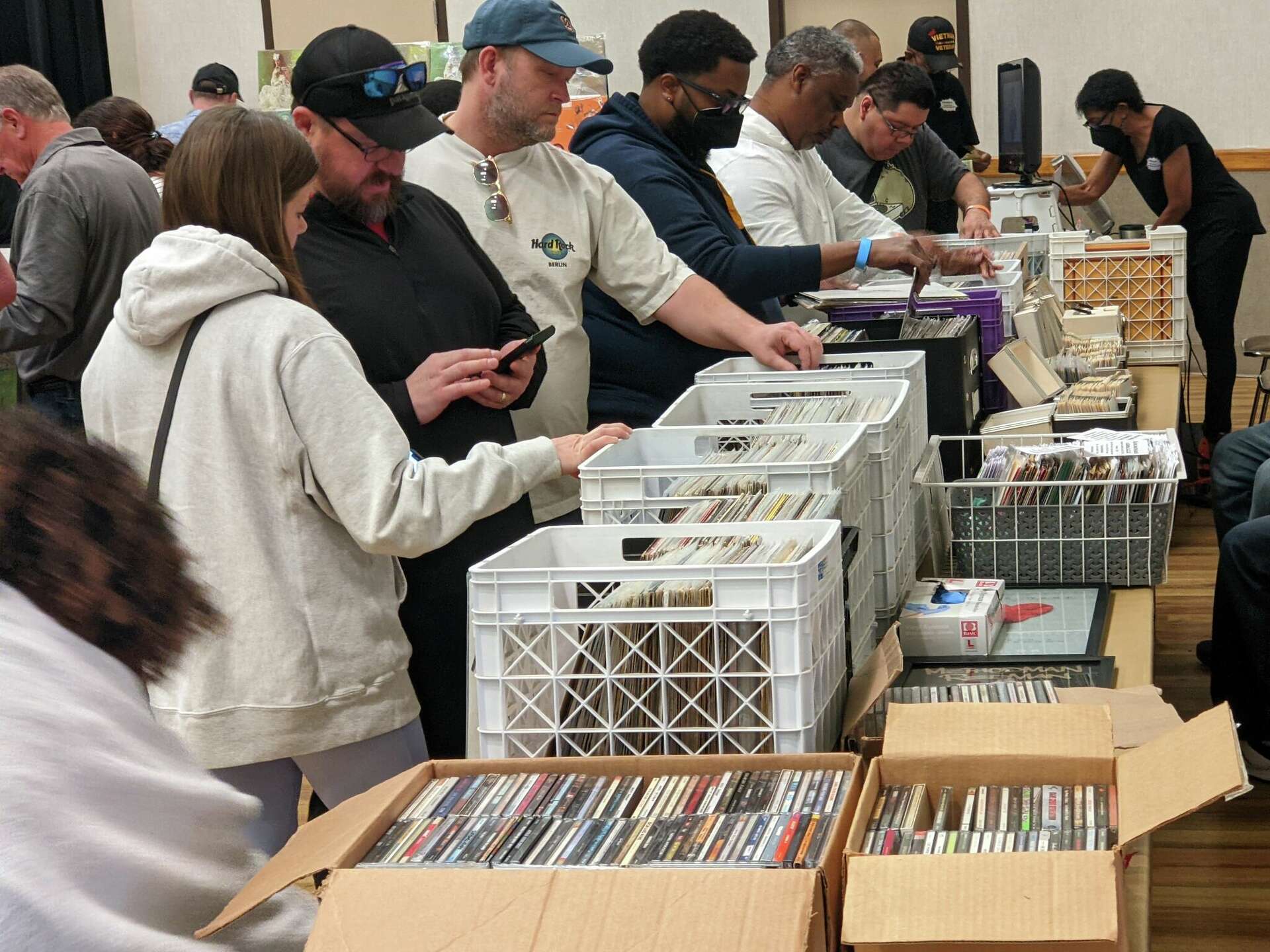 Vinyl Record Show in Pasadena this weekend brings 45 vendors