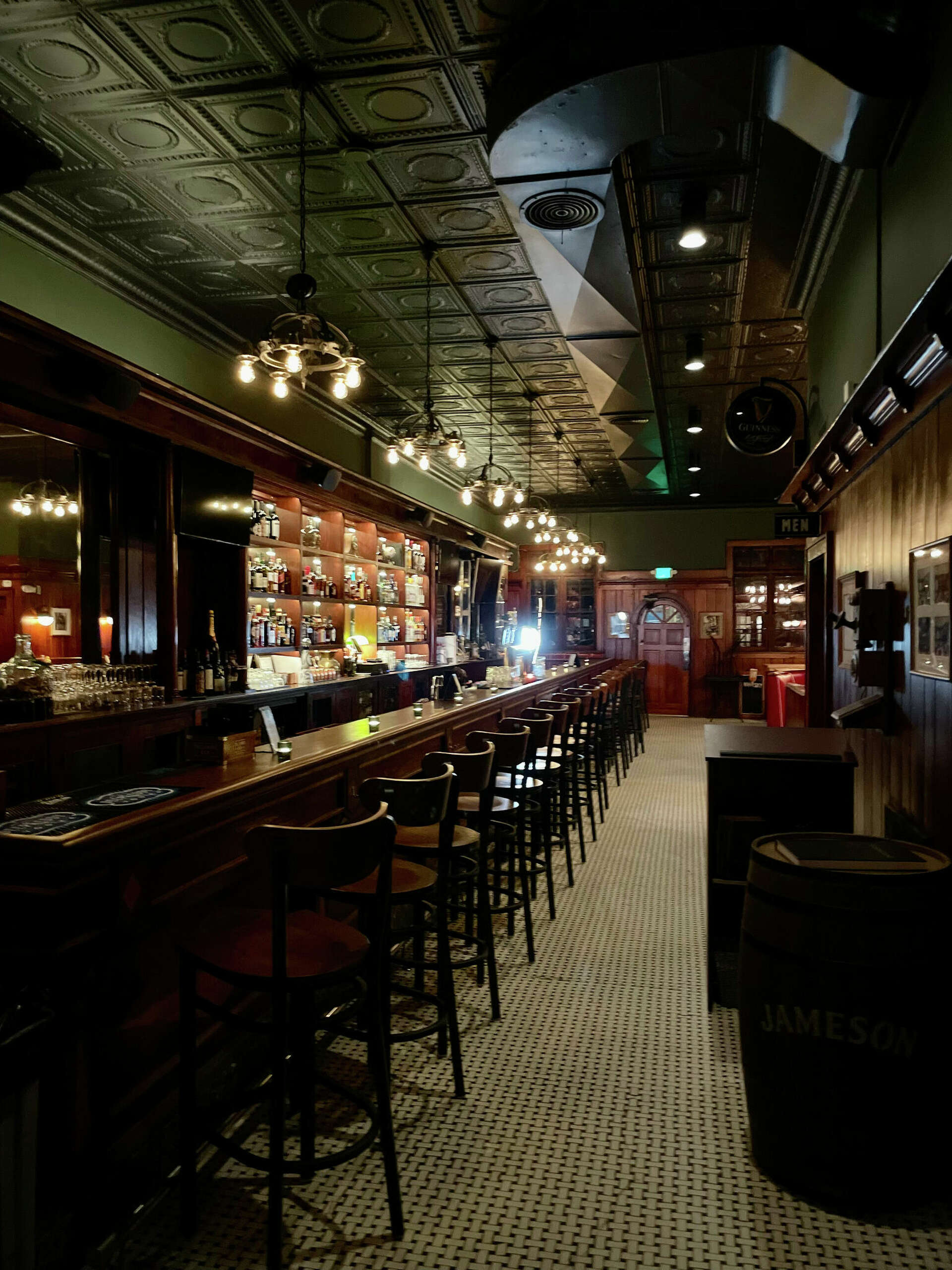 Smiths Public House opens on Remsen Street in Cohoes