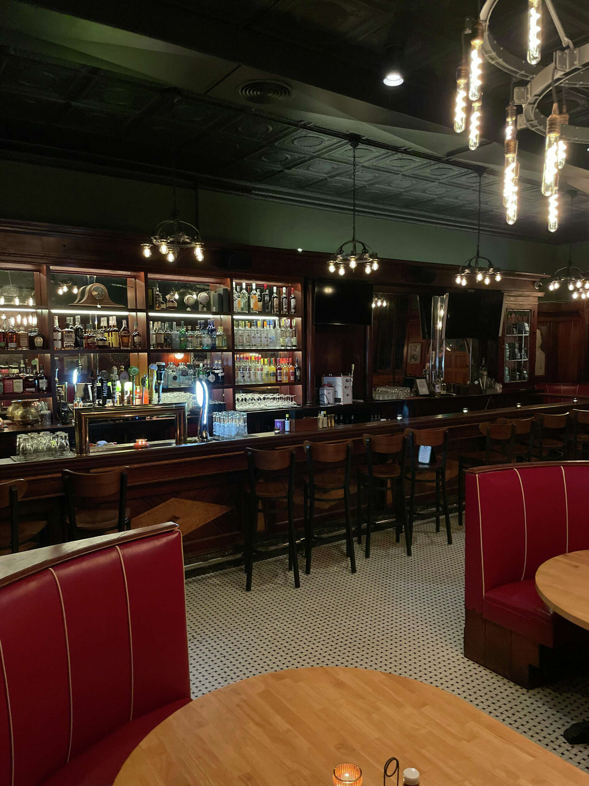 Smiths Public House opens on Remsen Street in Cohoes