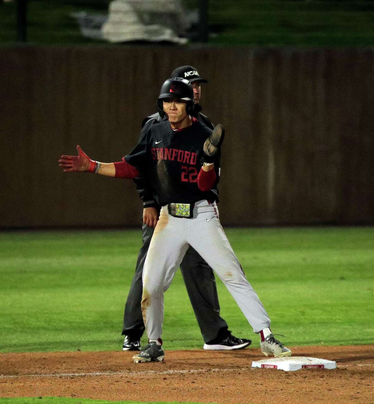 Quinn Mathews strikes out 16, Stanford tops Texas 8-3 to force Game 3