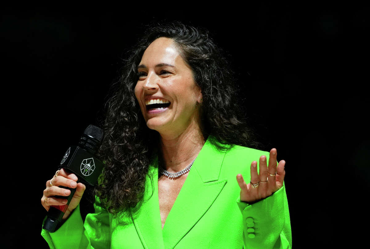 Seattle Storm retire Sue Bird's No. 10 jersey