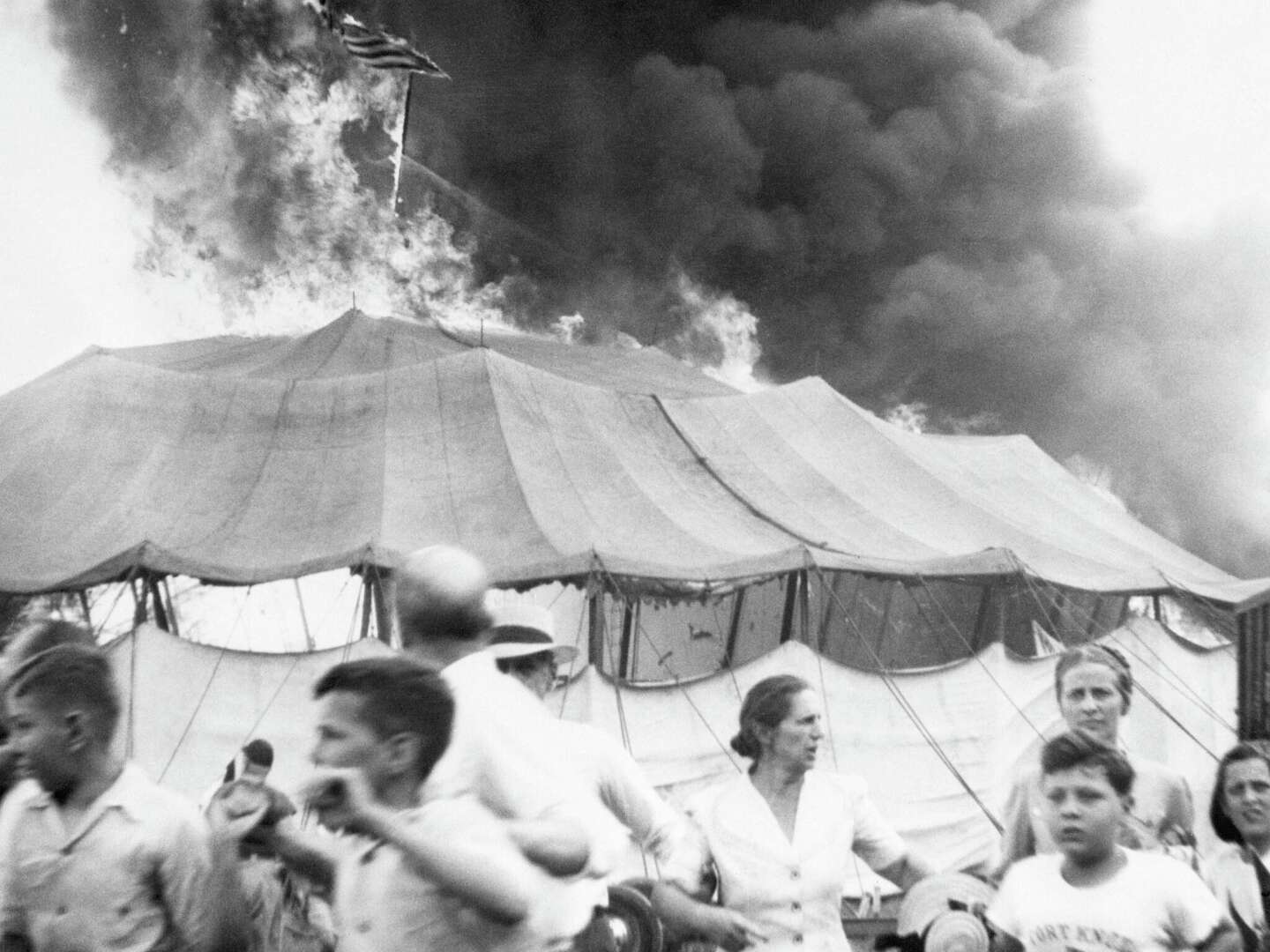 From pageantry to tragedy: How the 1944 Hartford circus fire unfolded
