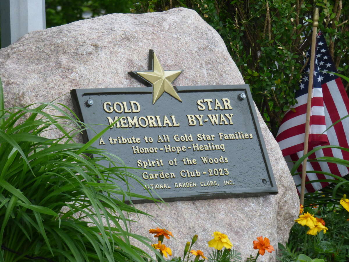 Gold Star monument dedicated at Manistee Veterans Memorial Park