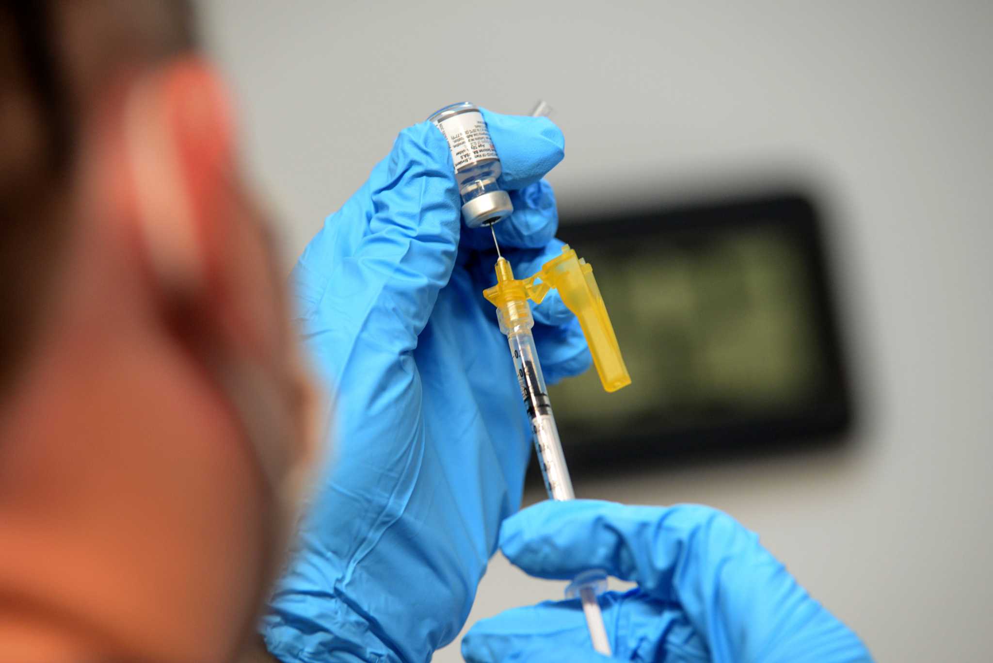 COVID vaccine makers urged to make new XBB formulas for fall boosters
