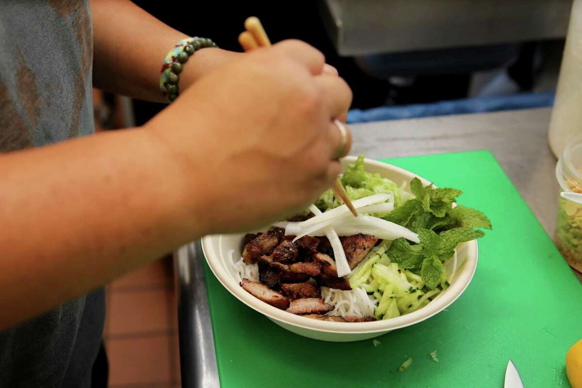 Vietnamese cafe 3 Bottled fish opens in Oakland